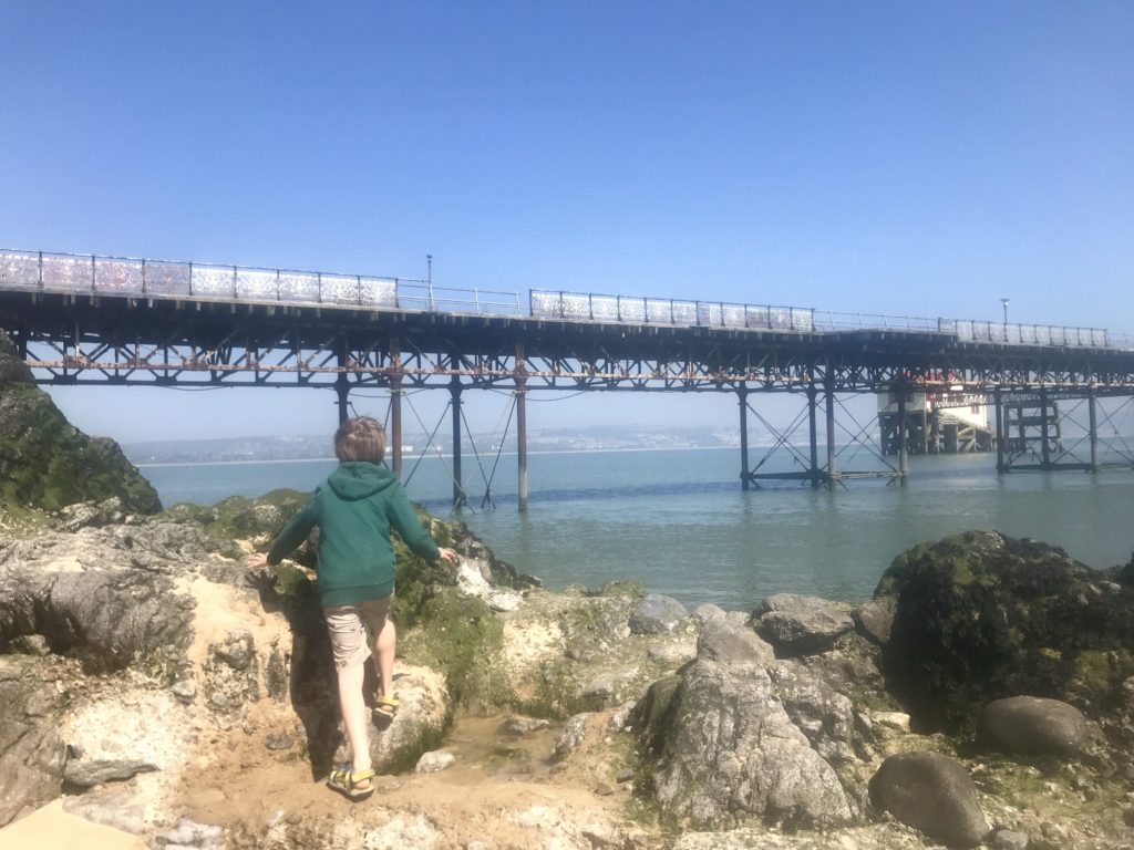 A traditional family day at the seaside with Mumbles Pier, Swansea ...